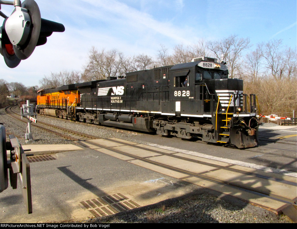 NS 8828 and BNSF 7866